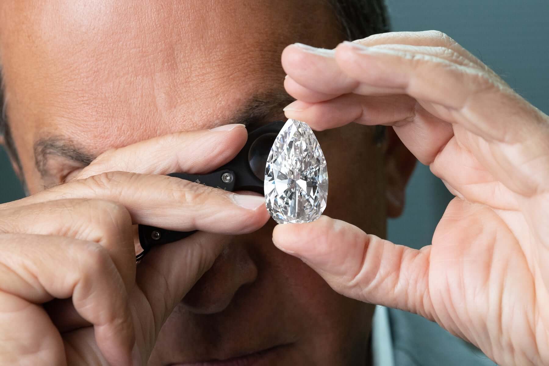 Family Jewellers: The Essence of High Jewellery – Ronald Abram US
